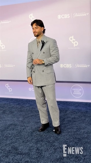 Maluma stuns on the AMAs red carpet