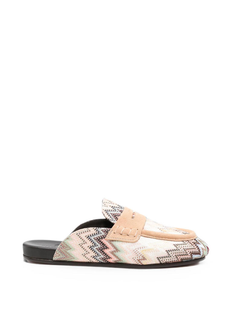 Zapatos planos italianos para lucir con jeans de los 90 en looks ...