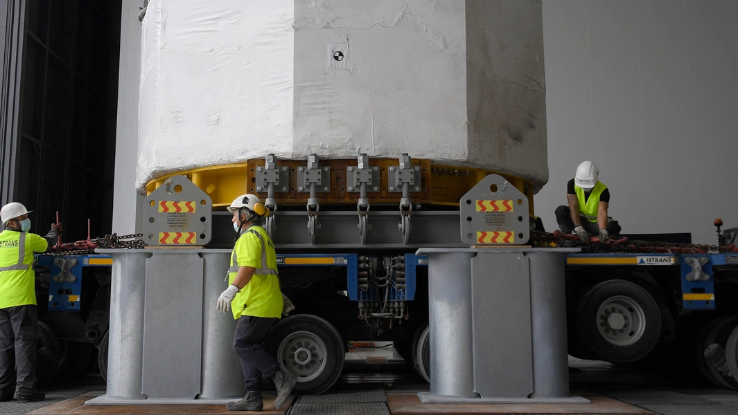 ITER begins high-current magnet tests after cryogenic success