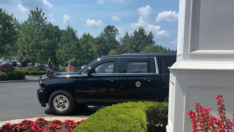 Trump returns to Virginia golf club for second straight day