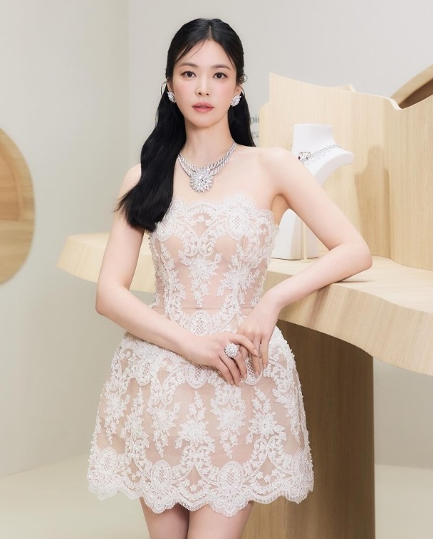 Sao châu Á 1/6: Song Hye Kyo nói "từng rất hạnh phúc nhưng không nhận ra"