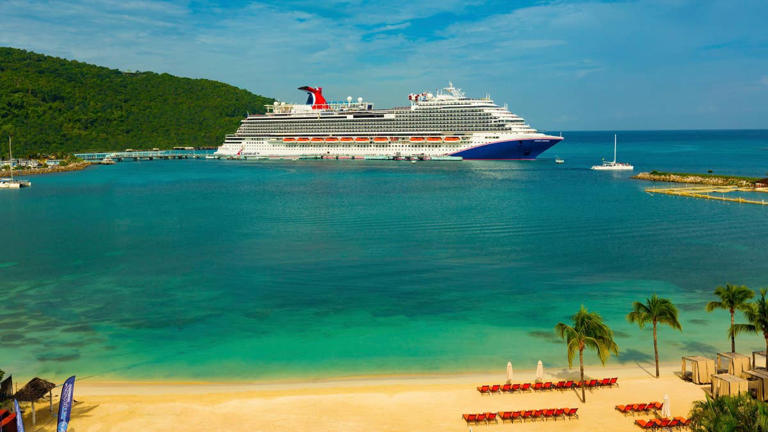 Carnival cruisers warned not to wear camouflage clothing in ports
