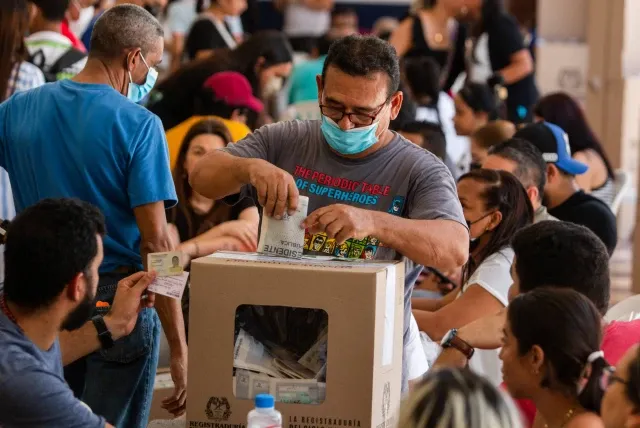 Córdoba defiende sus elecciones: más de 1.055 policías custodian la ...
