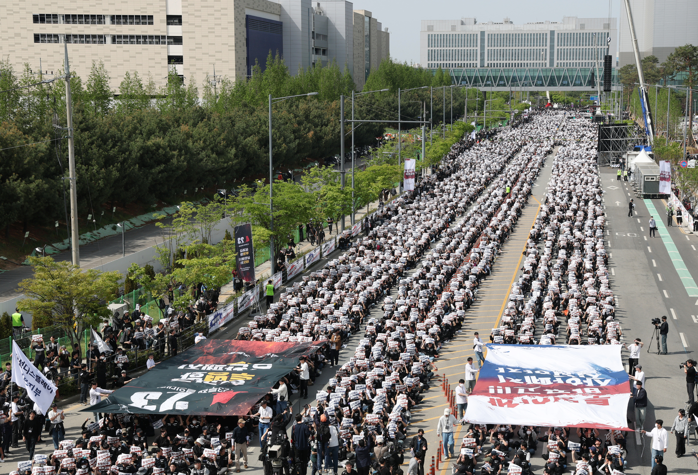 Samsung’s 600 million won bonus opens a Pandora’s box of inequality