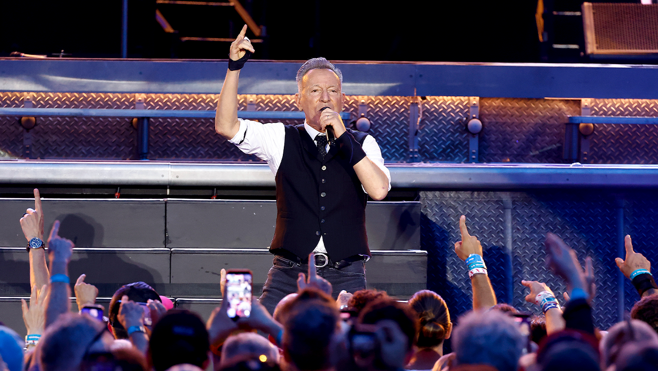 Bruce Springsteen caps Land of Hopes and Dreams tour in Philadelphia