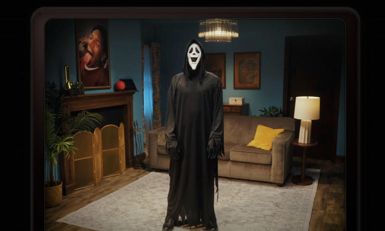 You can make the Ghostface do whatever you want on this Scary Movie website