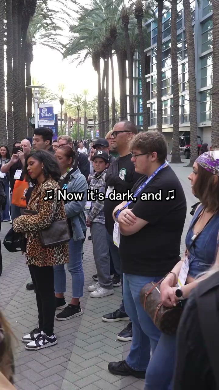 Gen Z siblings sing The Beach Boys