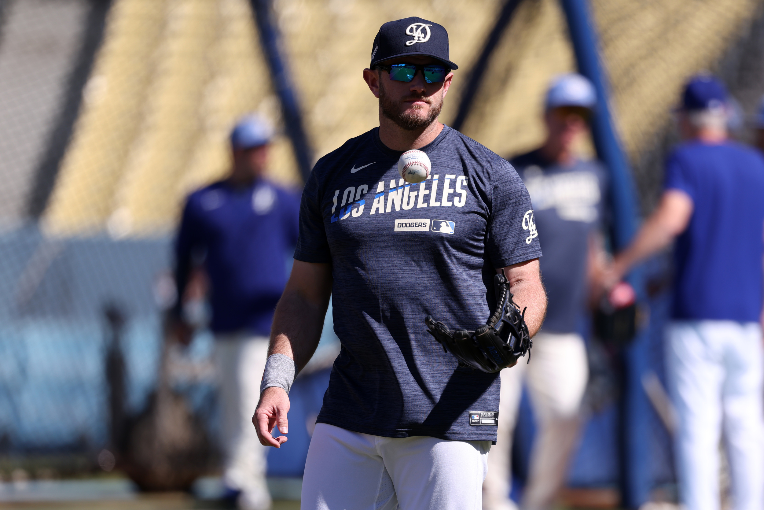 Muncy homers, Aviators beat Rainiers 6-3 for sixth straight