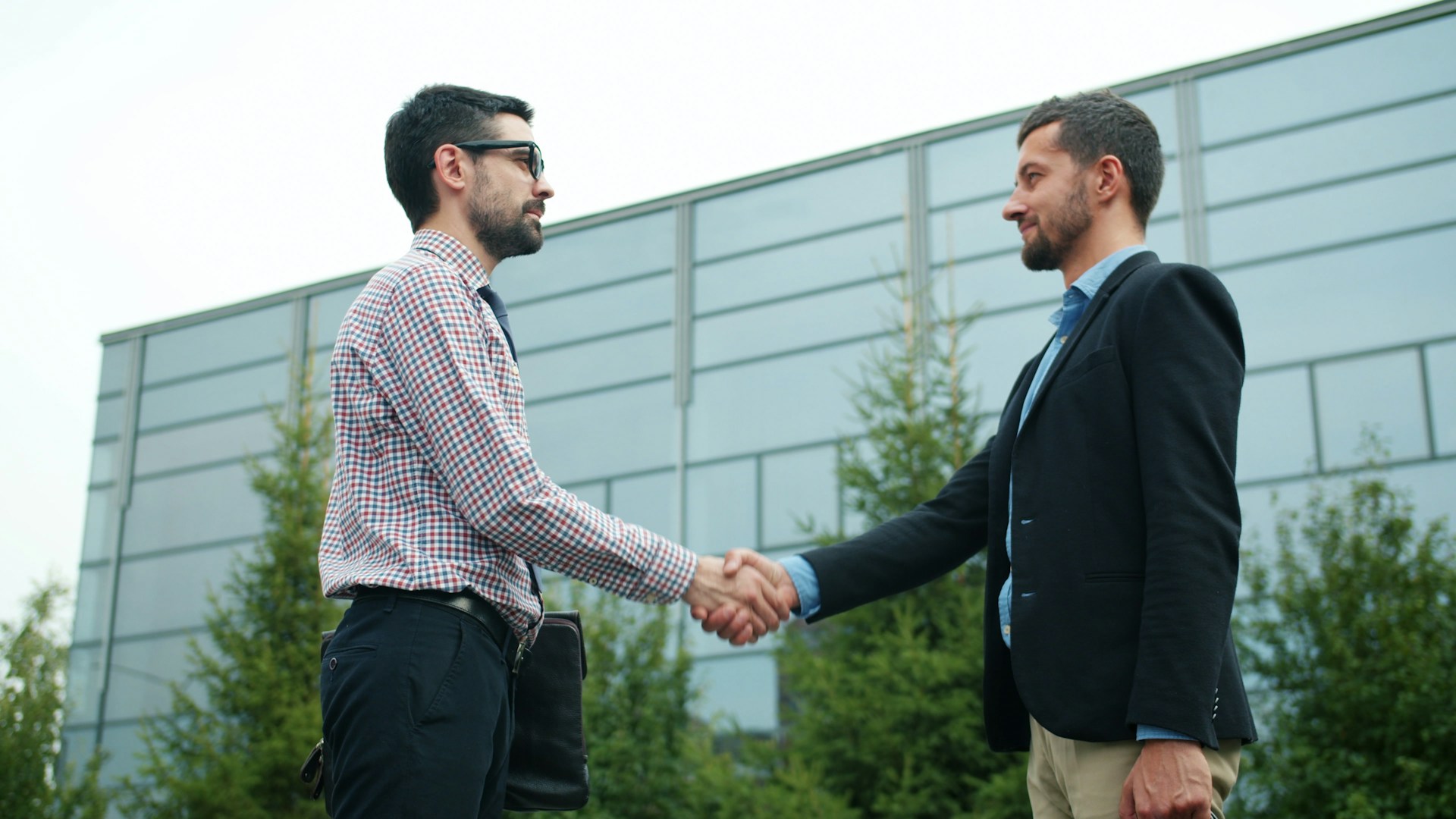 10 telltale signs to watch for when someone is being brainwashed