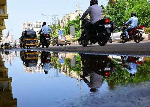 Mumbai wakes up to pre-monsoon showers; IMD says thunderstorms and ...