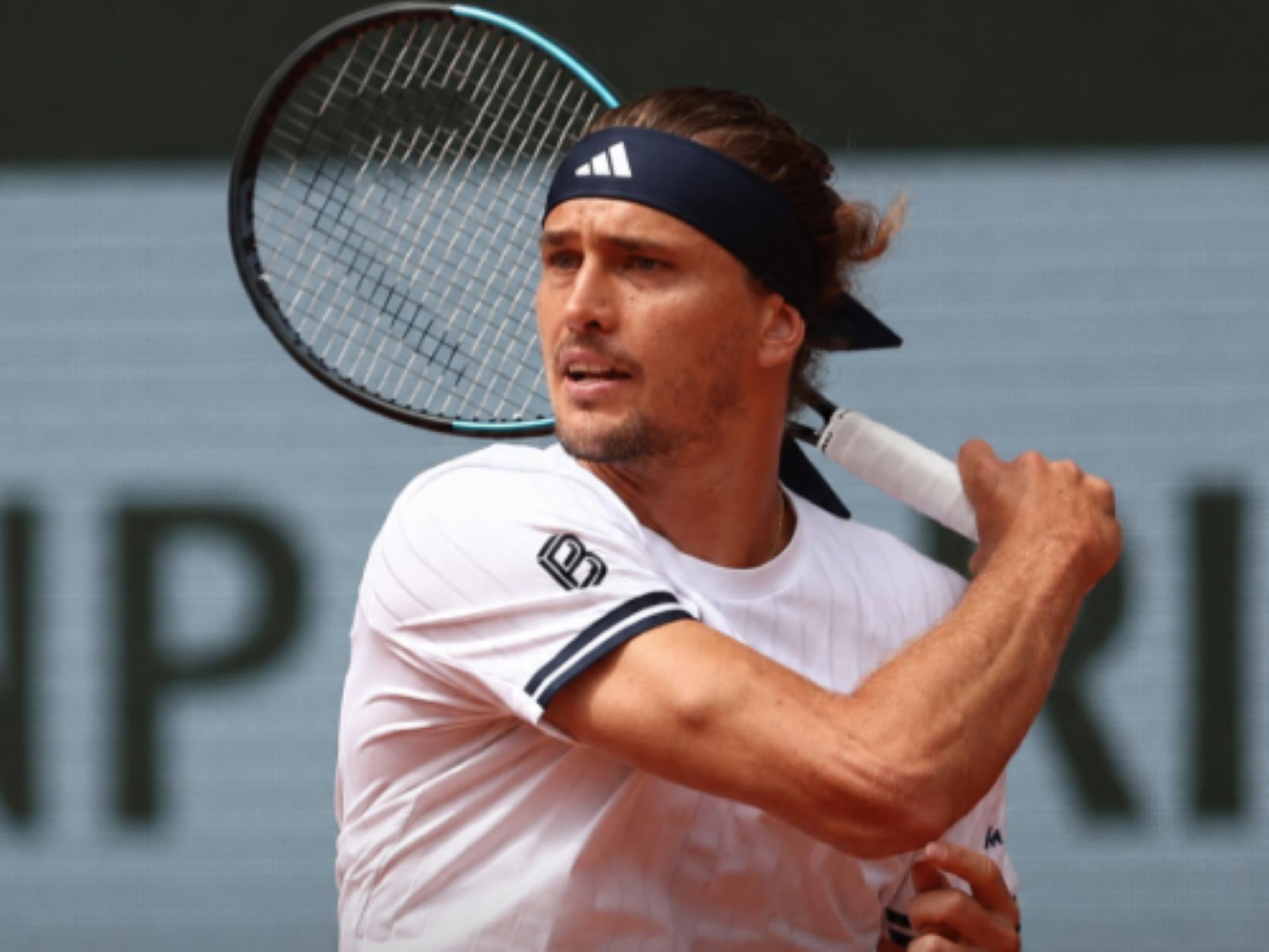 French Open: Alexander Zverev fends off lucky loser to set up QF vs ...