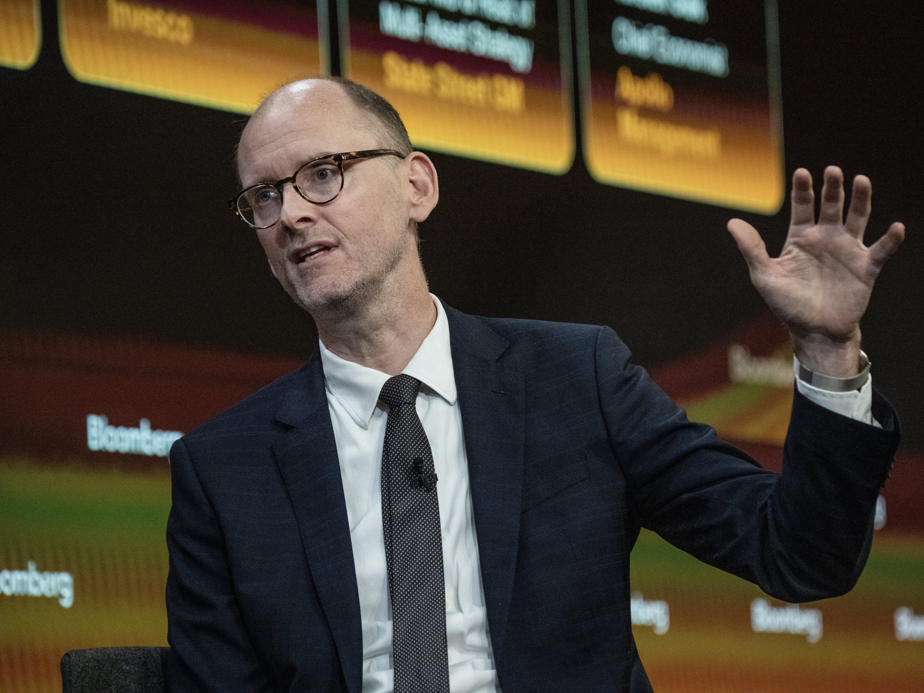 Apollo's chief economist says he sees 'zero evidence' of AI-related job ...