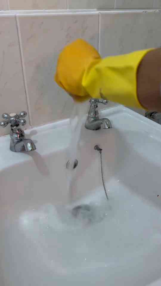 Deep bathroom refresh for a sparkling clean space