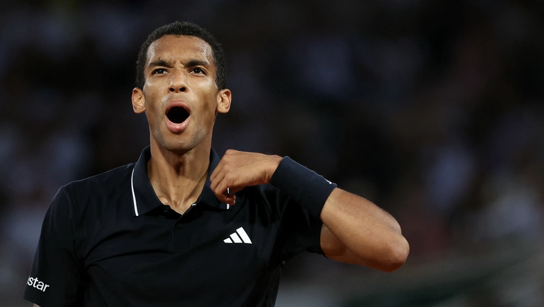 Auger-Aliassime rallies past Nakashima to reach French Open last 16