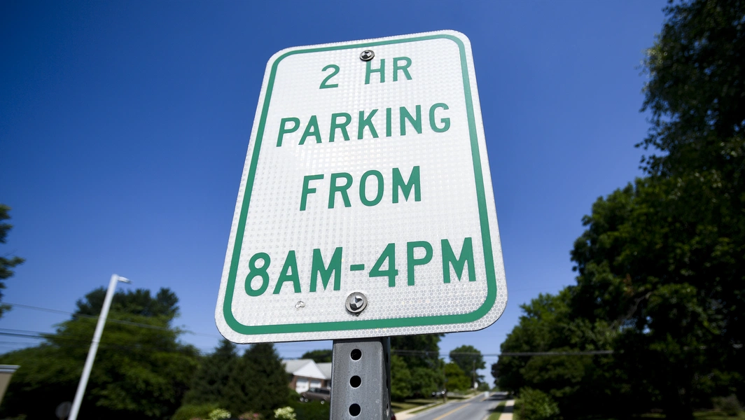 How HOAs regulate driveway parking