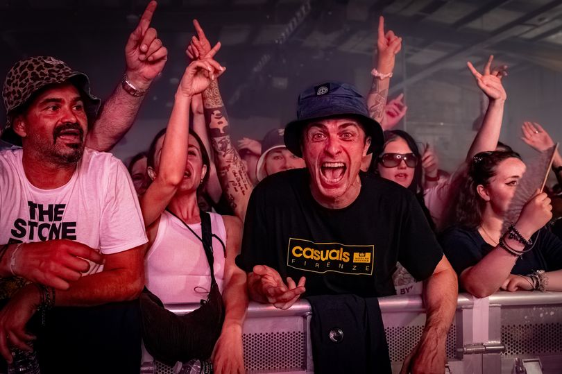 50 mad for it photos as Manchester unites in tribute to Stone Roses ...