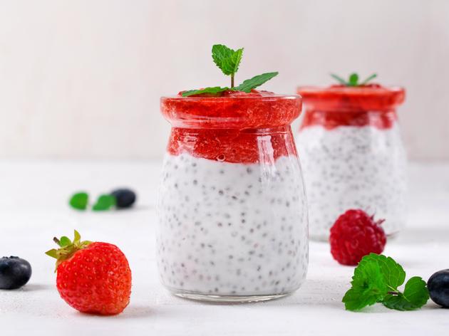 Chia-Kefir-Pudding mit Erdbeeren: Der Social-Media-Hit für den Sommer