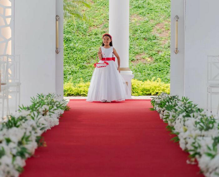 32 bad moments photographers saw and captured at weddings