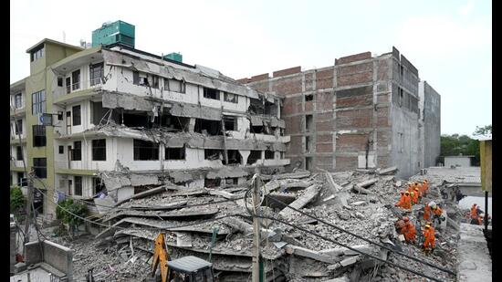 Saidulajab building collapse: Doctors, engineers and a canteen owner ...