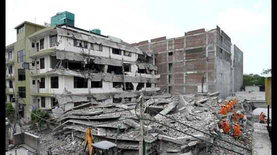 Saidulajab building collapse: Doctors, engineers and a canteen owner ...