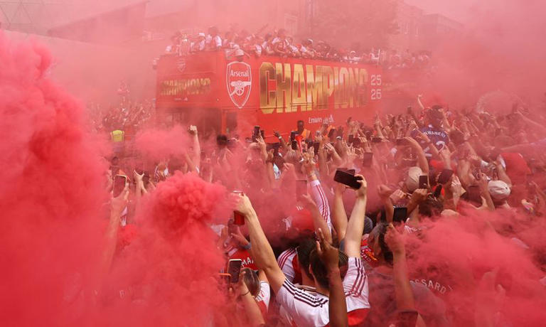 Soccer-Arsenal paint London red with victory parade after Premier ...