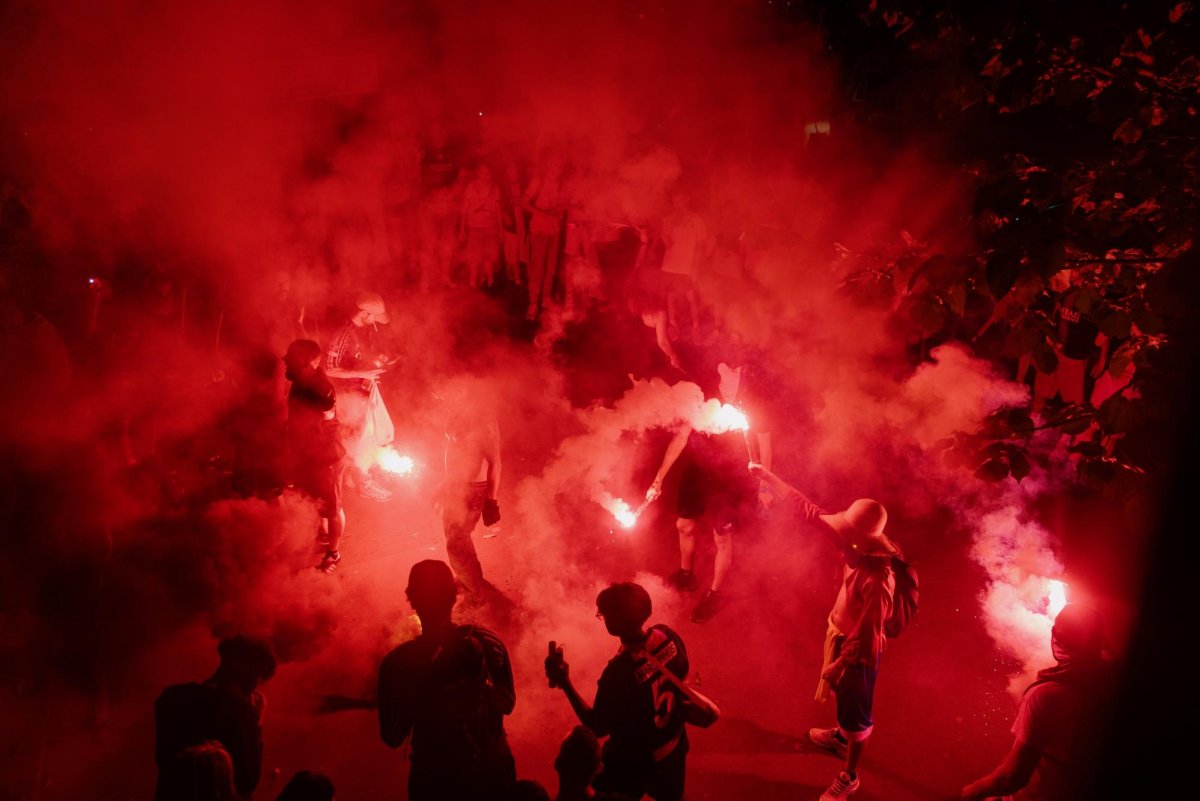 Police arrest 780 in Paris soccer team victory riots