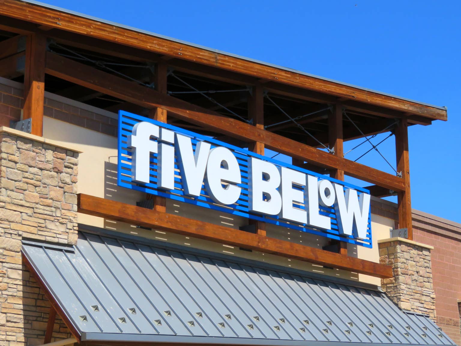Five Below's $5 litter scoop makes cat care easier and more efficient
