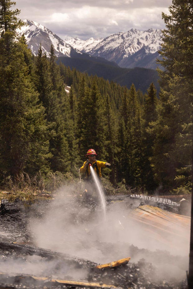 Fire destroys log cabin in Colorado mountains