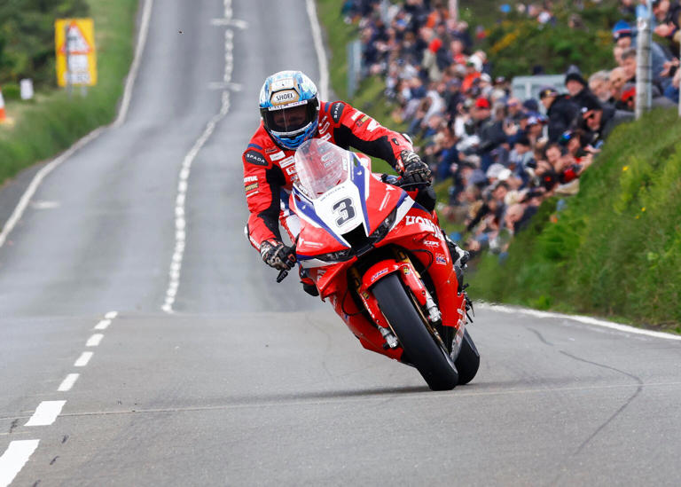 Isle of Man TT Tuesday schedule: Supersport, sportbike and Superstock ...