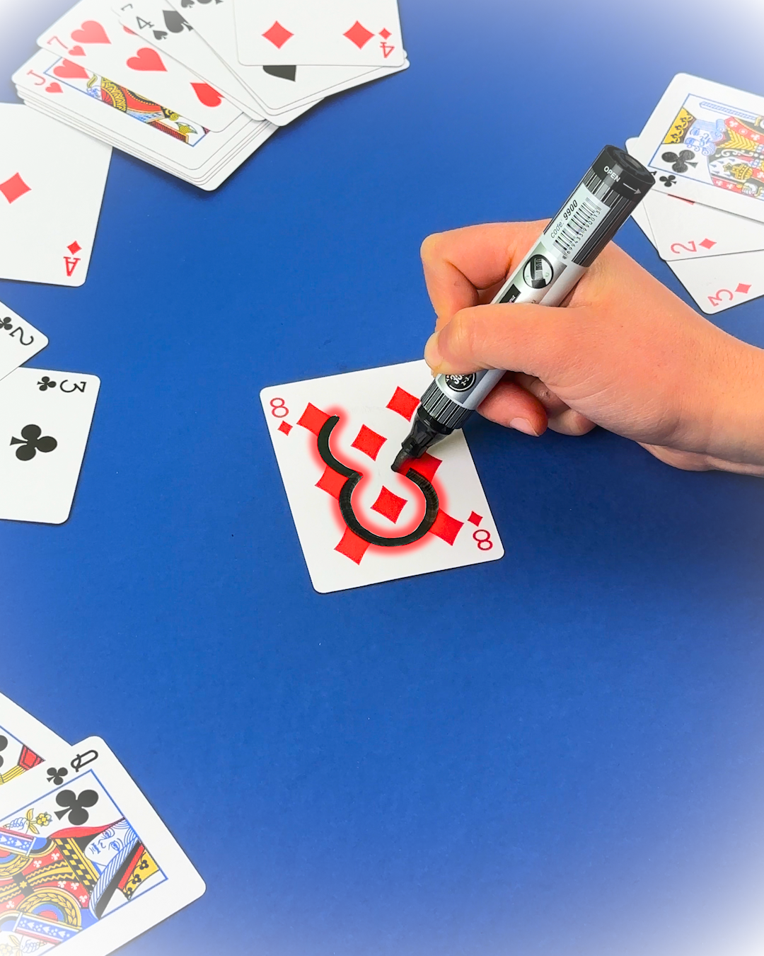 ¡Número secreto 8 escondido en una carta de jugar! ♦️