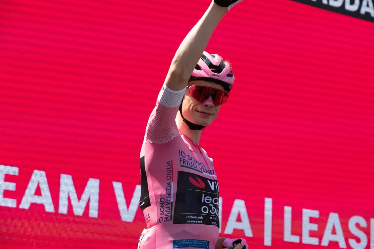 Vingegaard trionfa al Giro d’Italia 2026, Milan vince l’ultima tappa a Roma