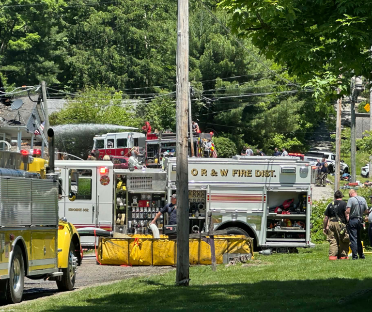 House fire spreads to multiple structures in Bellaire