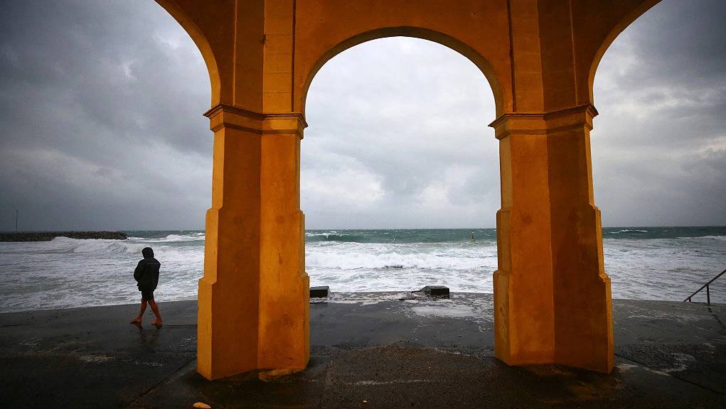 Rare WA storm brings destructive winds, flooding and blackouts