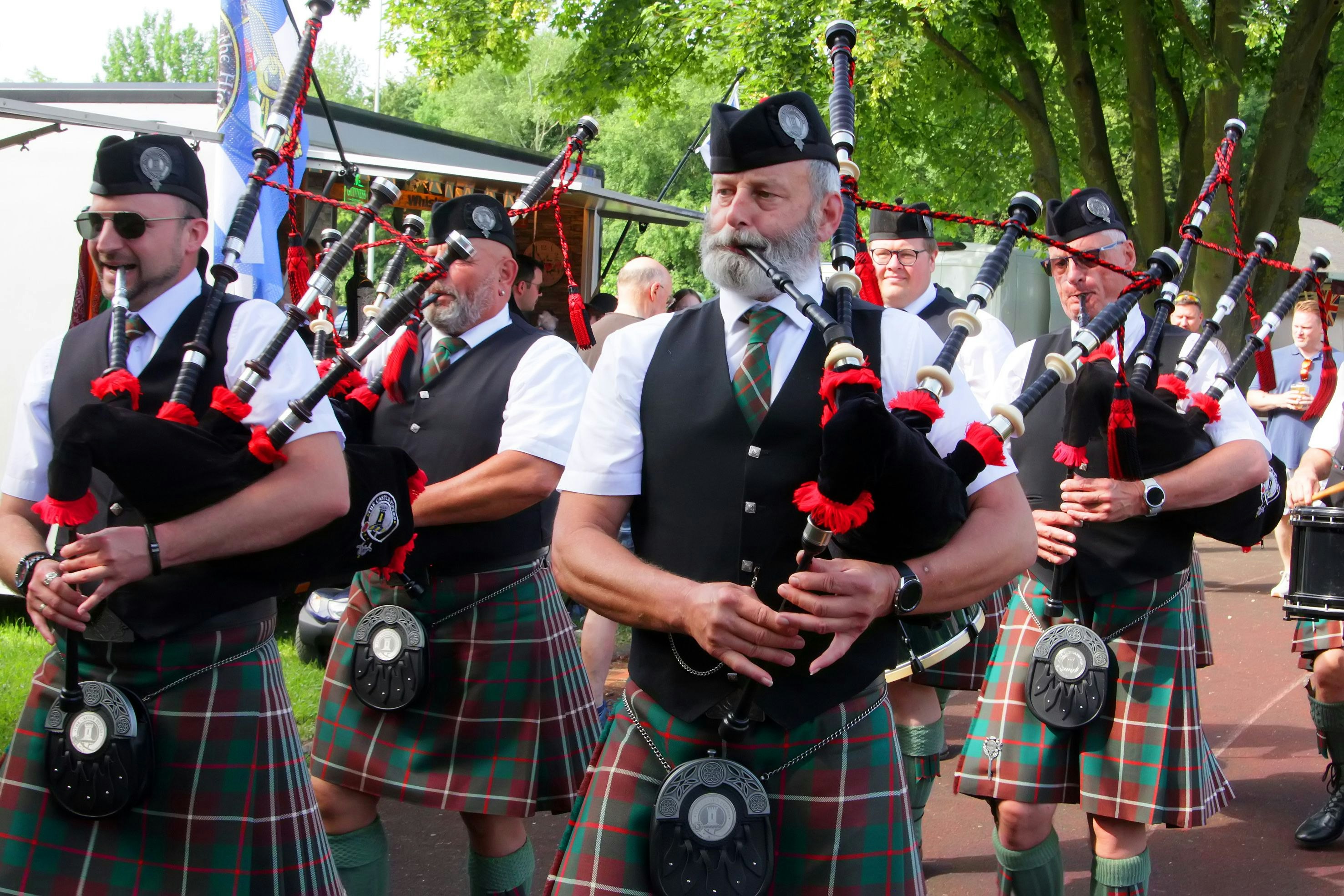 Highland Games: Weltrekord im Bierfasshochwurf