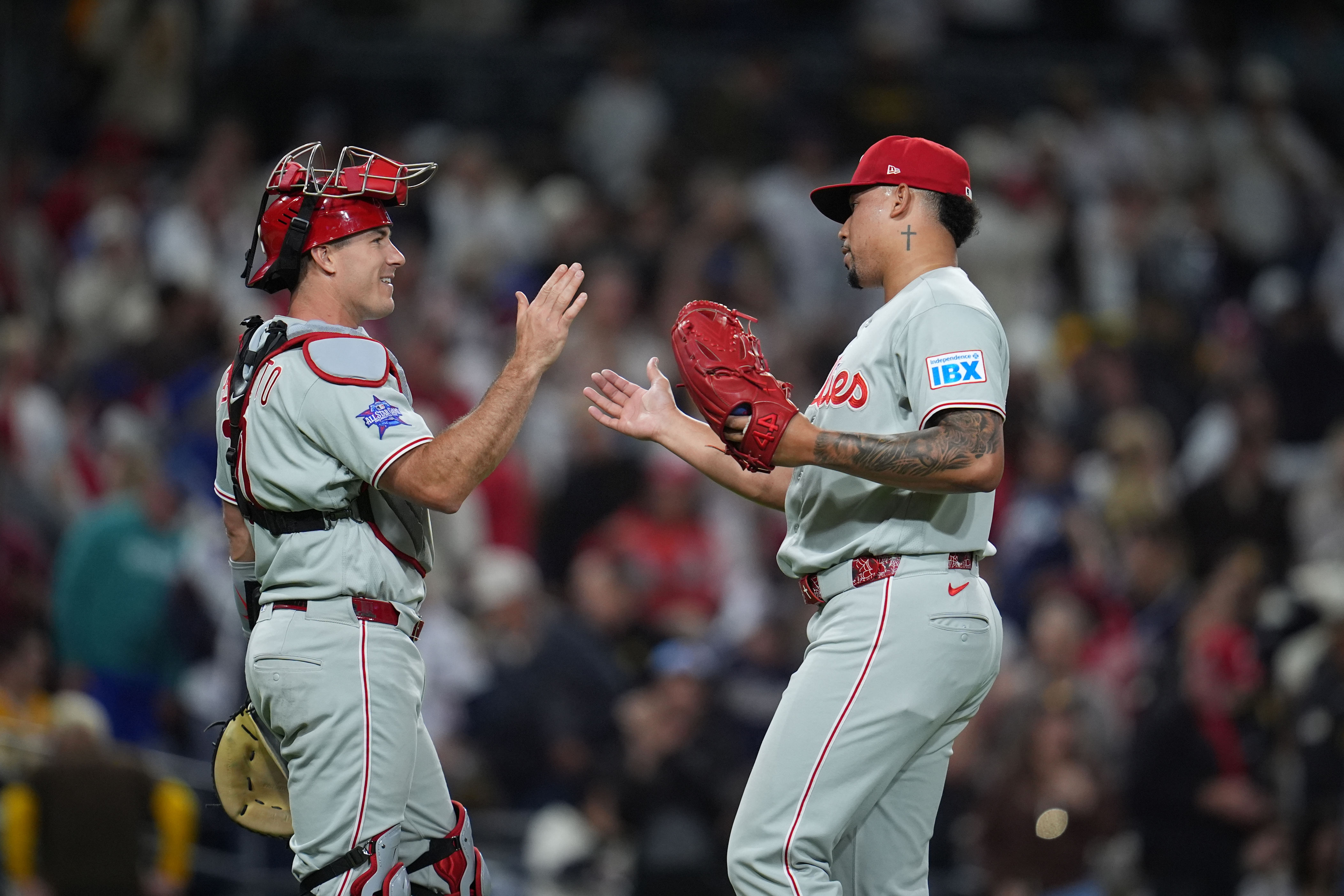 Phillies catcher JT Realmuto exits game vs. Dodgers with left wrist ...