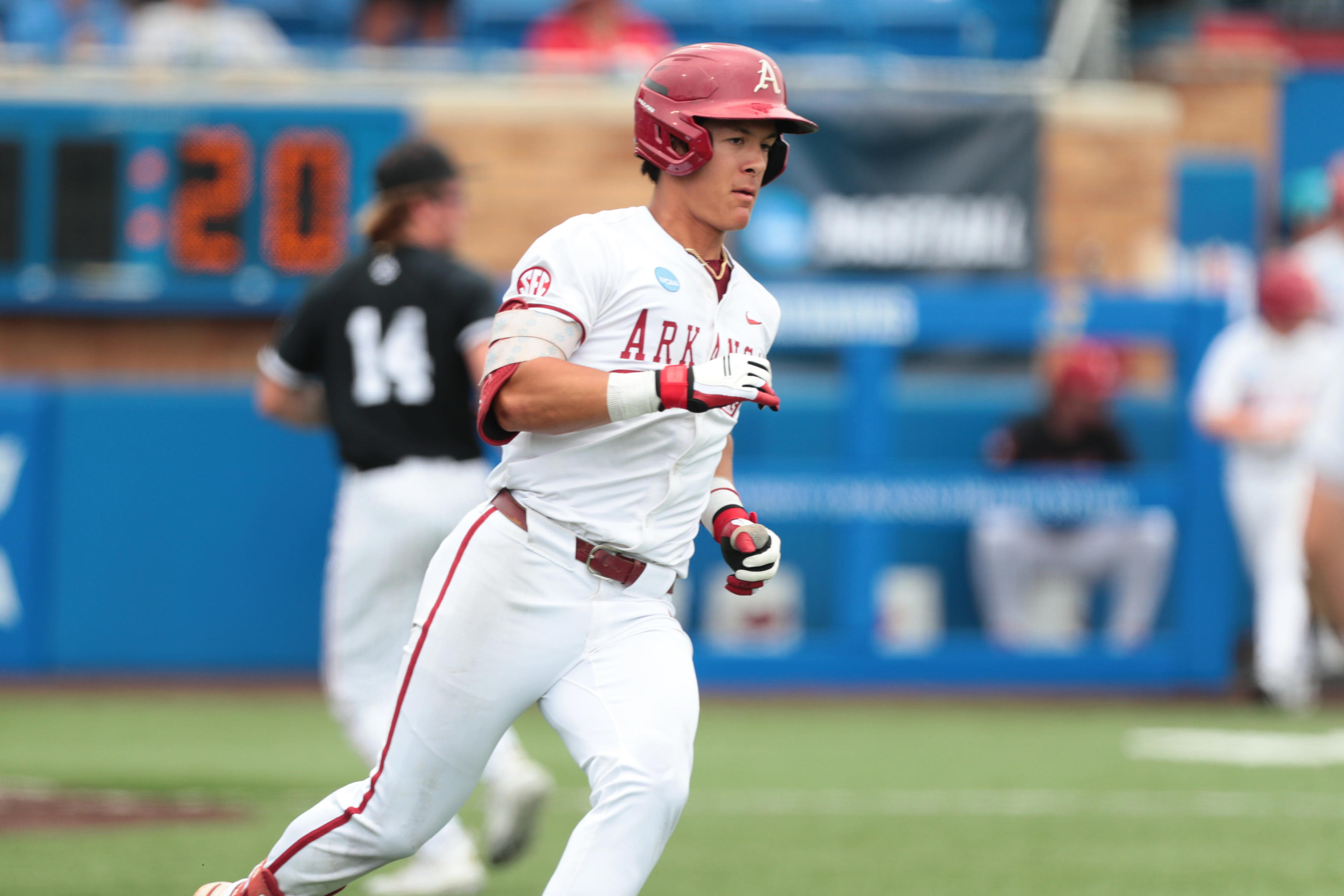 Arkansas baseball's season ends in regional final loss to Kansas