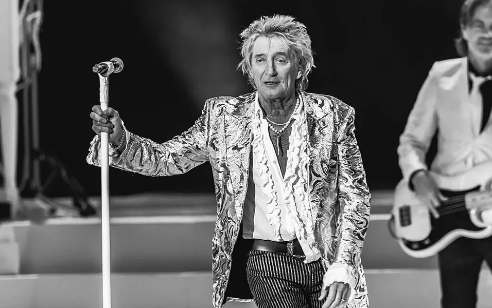Rod Stewart cancels Vegas shows due to sinus infection