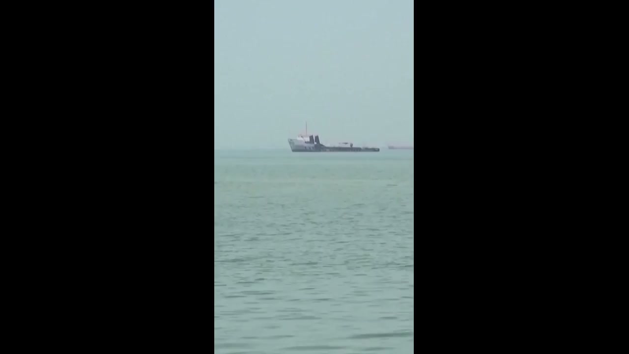 Ships begin crossing Hormuz under Iranian coordination