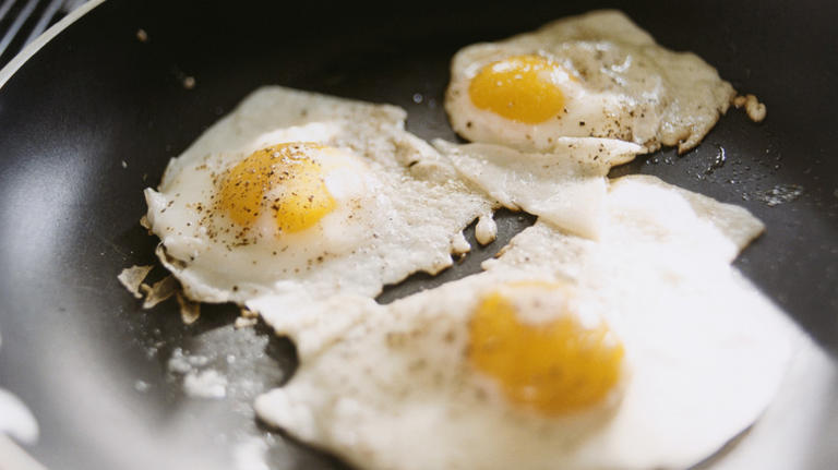 A Harvard student ate 24 eggs every day for 1 month and here's what ...
