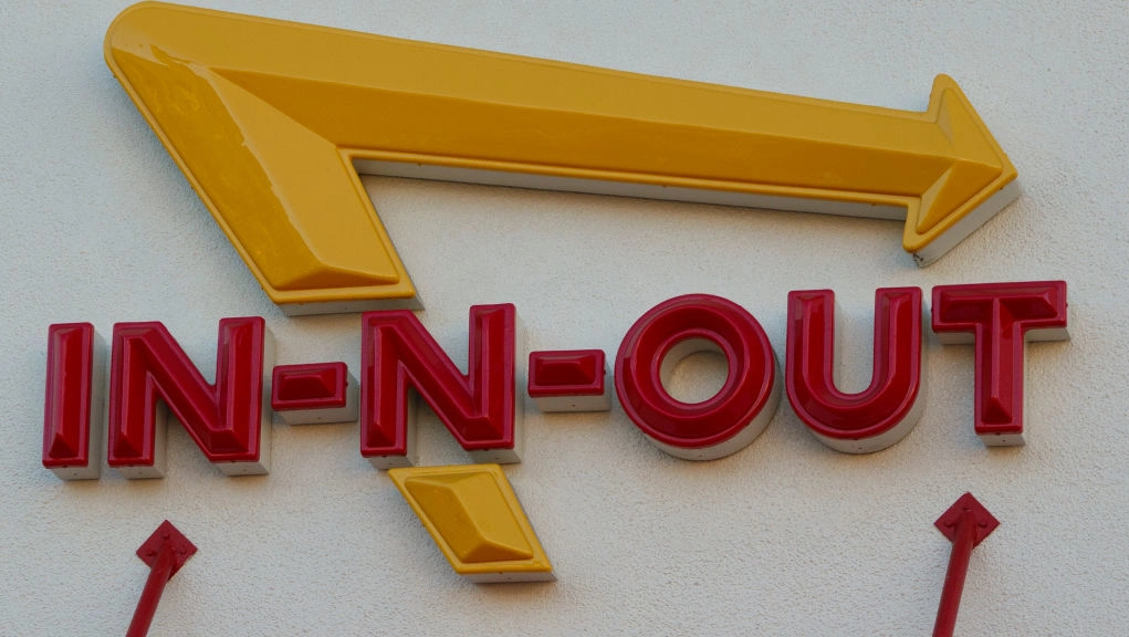 7 popular burger chains and their signature sides