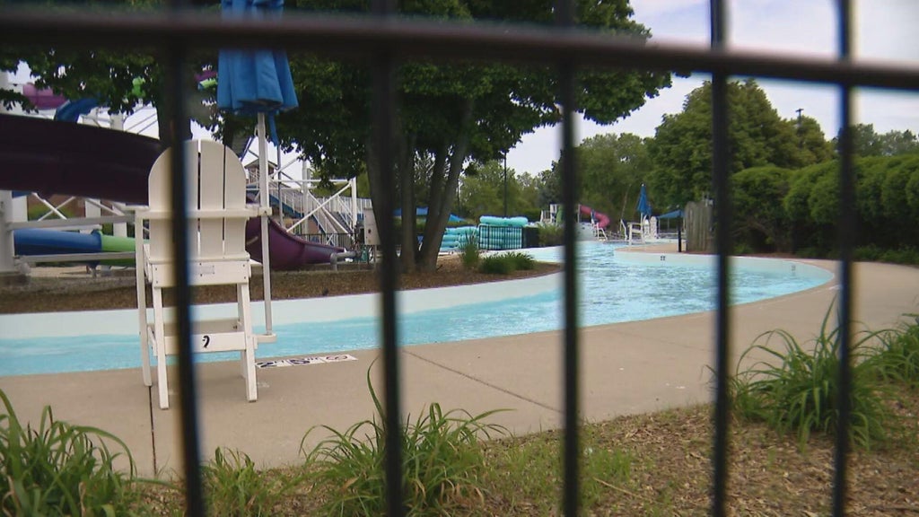Centennial Park Aquatic Center in Orland Park, Illinois, closed due to ...
