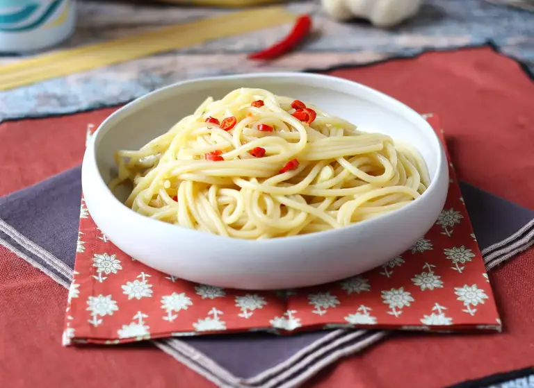 Spaghetti aglio, olio e peperoncino: włoska tradycja na ostatnią chwilę