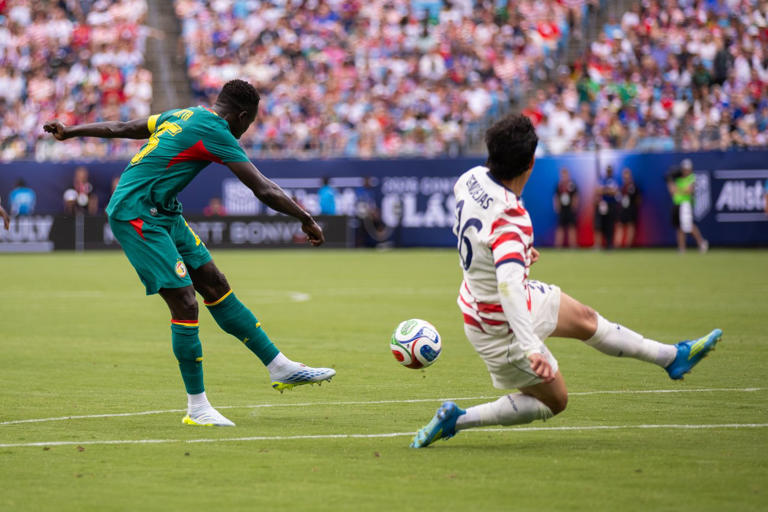 Now watch this: US coach Mauricio Pochettino turns to laptop in-game ...