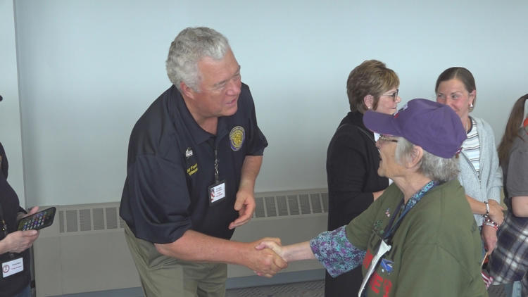 Maine veterans receive a warm welcome back from Honor Flight