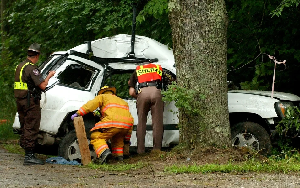 Driver dies after SUV strikes Ada County roundabout barrier