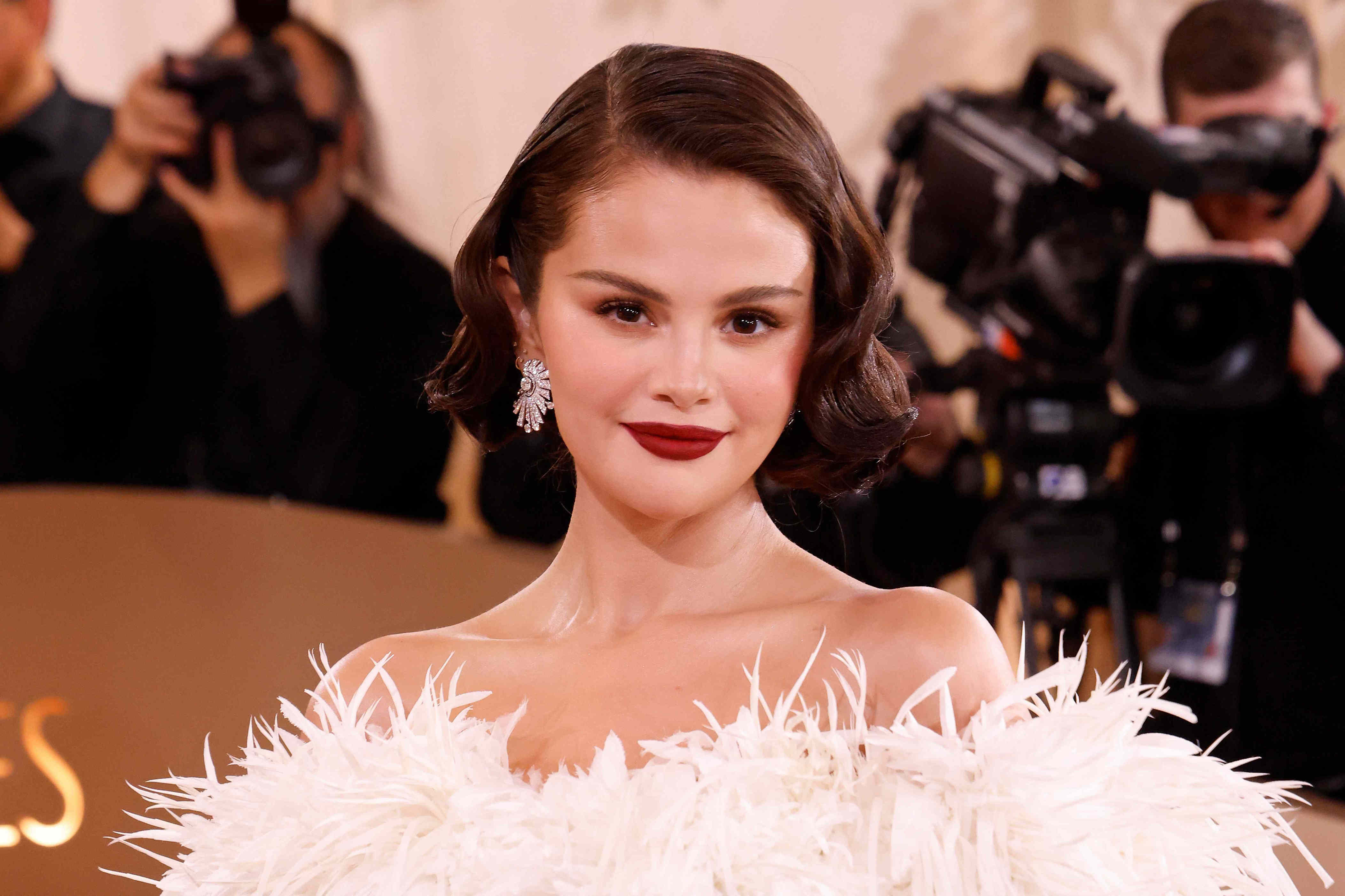 Selena Gomez's easy summer outfit formula looks luxe without feeling ...