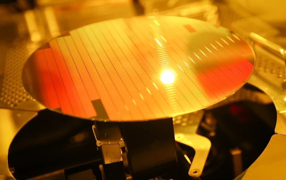 Illinois team builds low-temp 3D silicon chips with near-perfect yield