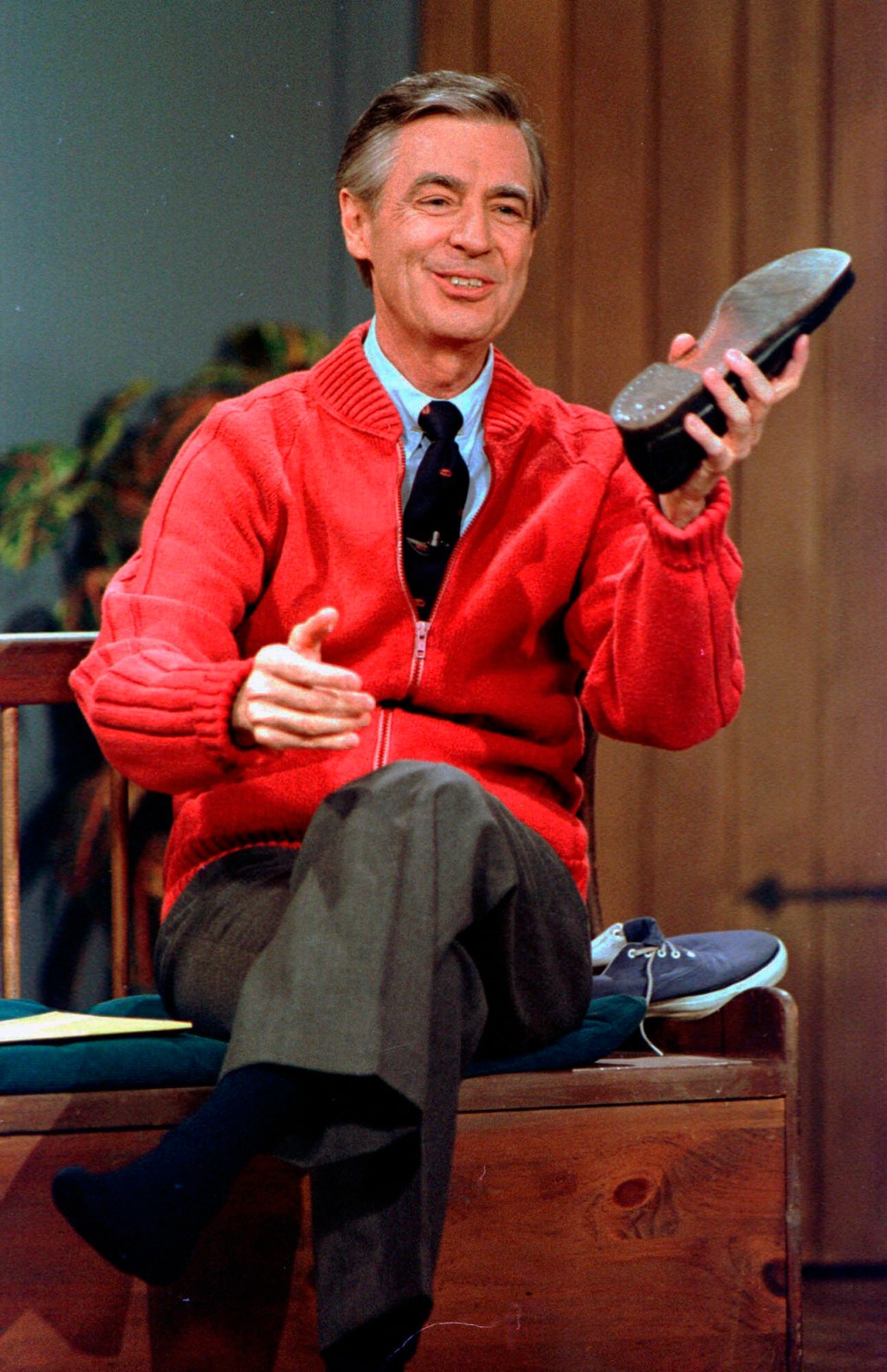 Bill Gates plotted to look like Mr. Rogers — using customized mannequin ...