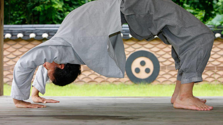 Back bridges: Benefits for mobility, posture, and athletic performance