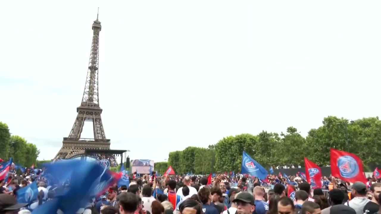 Heroes' welcome in Paris for PSG after Champions League win